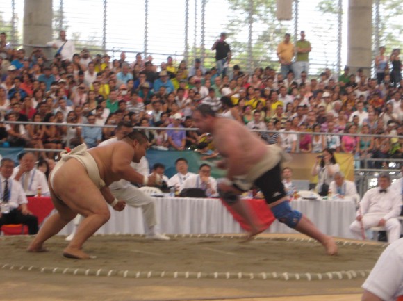 Sumo: Combate corto, hombres grandes