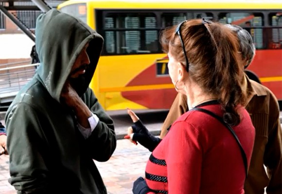 Regina 11, la Bruja de las escobitas que a los 86 años no descansa ...