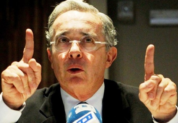 Los siete días de la creación del señor Uribe - Las2orillas