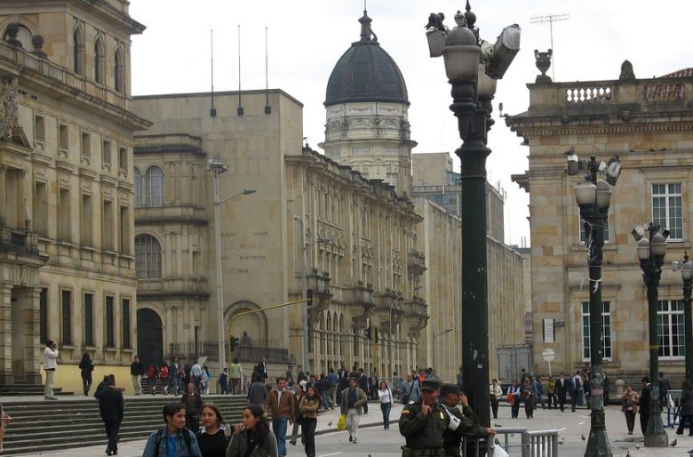 ¡Bogota huele a meados! - Las2orillas