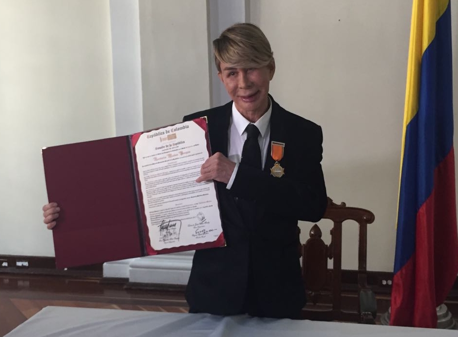 Y Norberto se convirtió en caballero del Congreso de Colombia