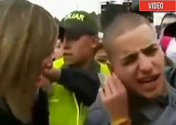 Cuando casi le arrancan una oreja a Maluma por robarle un arete ...