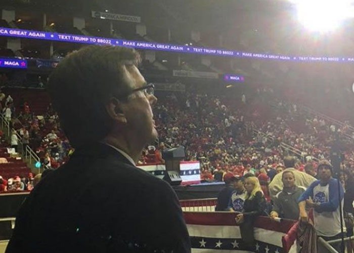 El desbocado vicegobernador de Texas: un locutor incendiario en la política