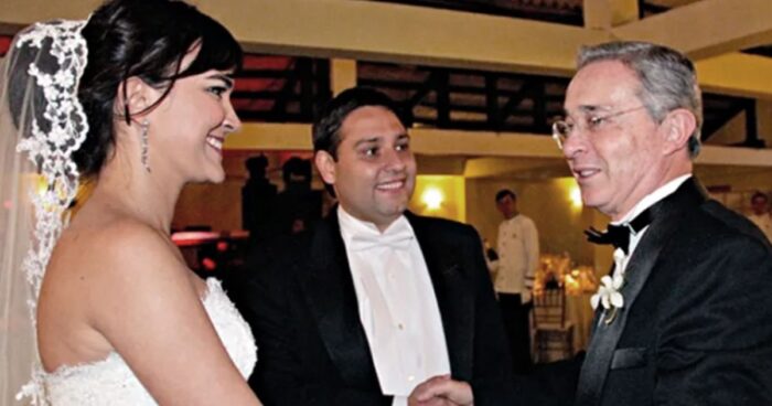 La llave de Óscar Tulio Lizcano y su hijo Mauricio por el fortín ...