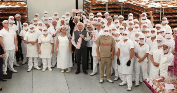 Los paisas, dueños de Comapan, que hace 73 enseñaron a comer pan tajado ...