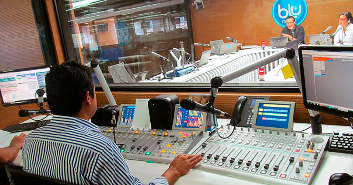 La pelea que los Santo Domingo le ganaron a Caracol Radio por el dial ...