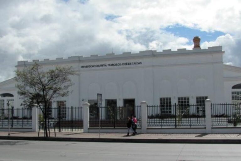 La historia del matadero municipal de Bogotá, el edificio que ahora es ...