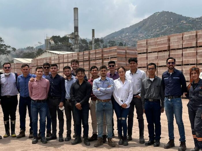 La historia de Ladrillera Santafé, la tradicional fábrica de ladrillos ...