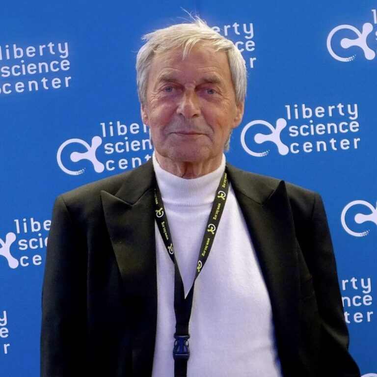 Cubo de Rubik: la historia de Ernő Rubik, el hombre que inventó el cubo ...